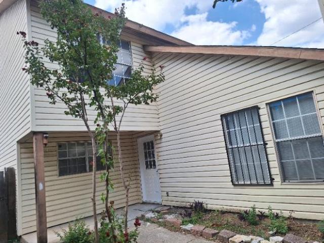 4 Br, 3 bath, Single Family 2123 Chatham Square Ct