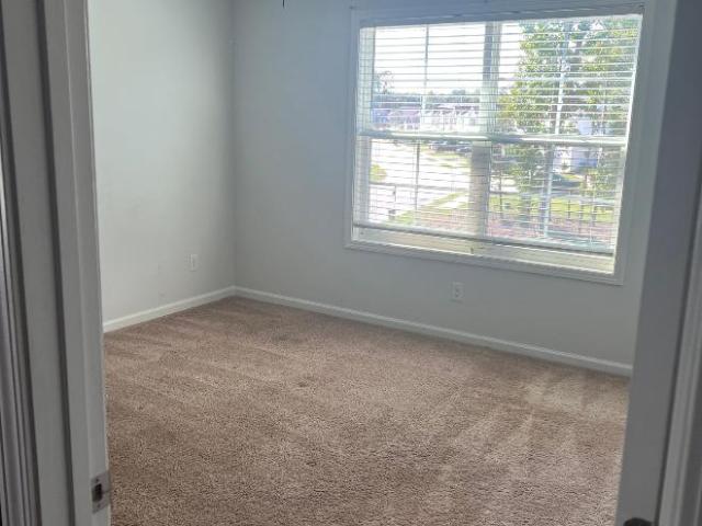 4 Br, 3 bath, Single Family 214 Great Bend Dr