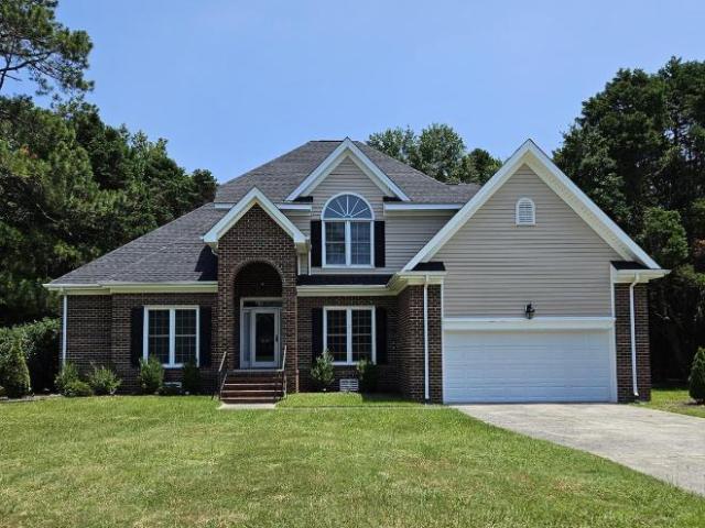 4 Br, 3 bath, Single Family 214 North Marion Drive