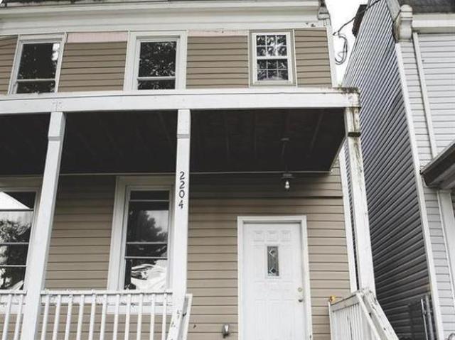 4 Br, 3 bath, Single Family 2204 Parkwood Ave
