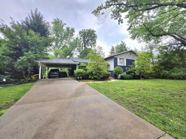 4 Br, 3 bath, Single Family 2215 Collingwood Rd