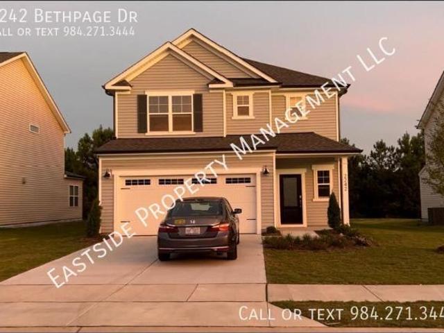 4 Br, 3 bath, Single Family 2242 Bethpage Dr