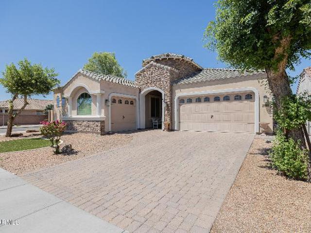 4 Br, 3 bath, Single Family 224 E Mead Drive