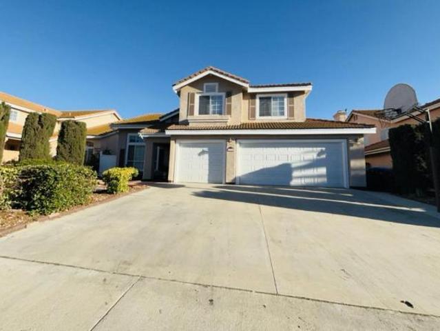 4 Br, 3 bath, Single Family 22681 Belaire Dr