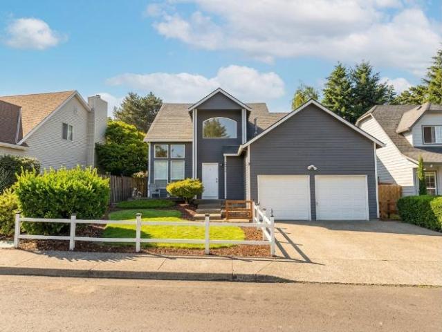 4 Br, 3 bath, Single Family 22783 SW Kathy St