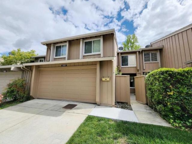 4 Br, 3 bath, Single Family 22814 Longdown Rd
