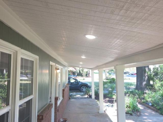 4 Br, 3 bath, Single Family 2301 Eva Dr NW
