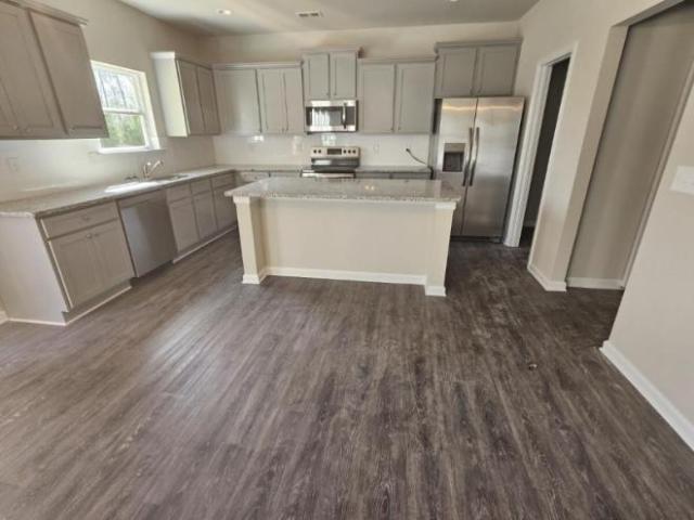 4 Br, 3 bath, Single Family 235 Presidents Way