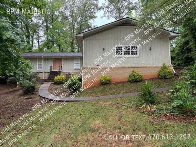4 Br, 3 bath, Single Family 3518 Moonlight Ct