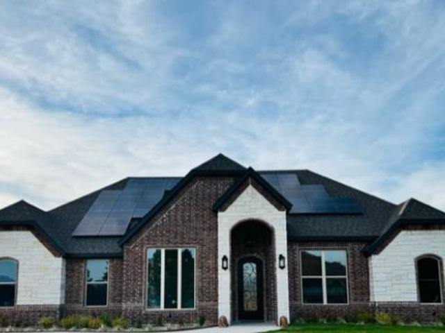 4 Br, 3 bath, Single Family 3609 Upper Lake Circle