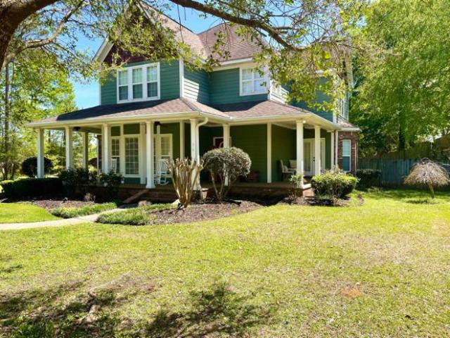 4 Br, 3 bath, Single Family 360 Indian Hills Dr