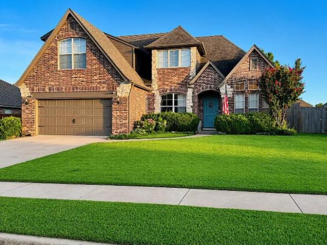 4 Br, 3 bath, Single Family 3610 W 109th St N