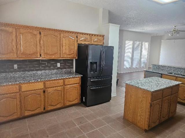 4 Br, 3 bath, Single Family 3703 Blossom