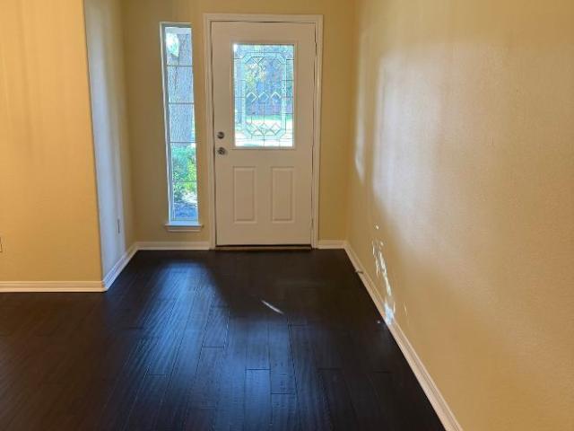 4 Br, 3 bath, Single Family 3826 Silverhawk Dr