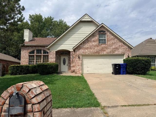 4 Br, 3 bath, Single Family 3832 W Forth Worth St
