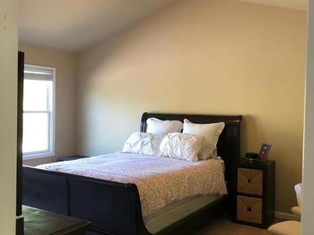 4 Br, 3 bath, Single Family 3901 Portland Trail Dr