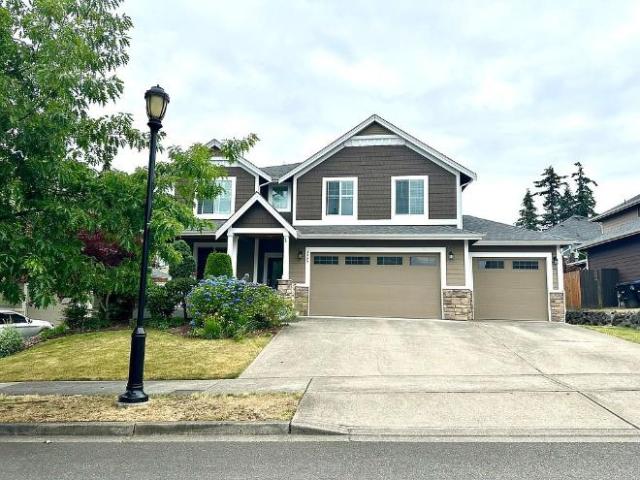 4 Br, 3 bath, Single Family 3909 20th Ave NE