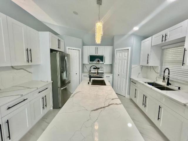 4 Br, 3 bath, Single Family 3933 SW Kakopo
