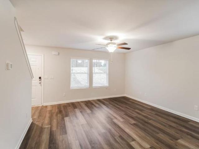 4 Br, 3 bath, Single Family 394 Amelia Ln