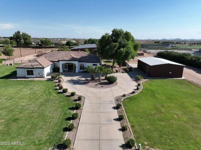 4 Br, 3 bath, Single Family 39667 N Country Ln