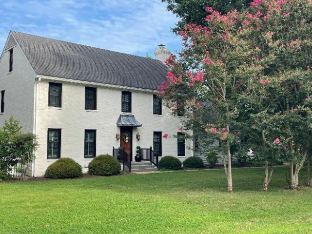 4 Br, 3 bath, Single Family 300 Fairfax Way