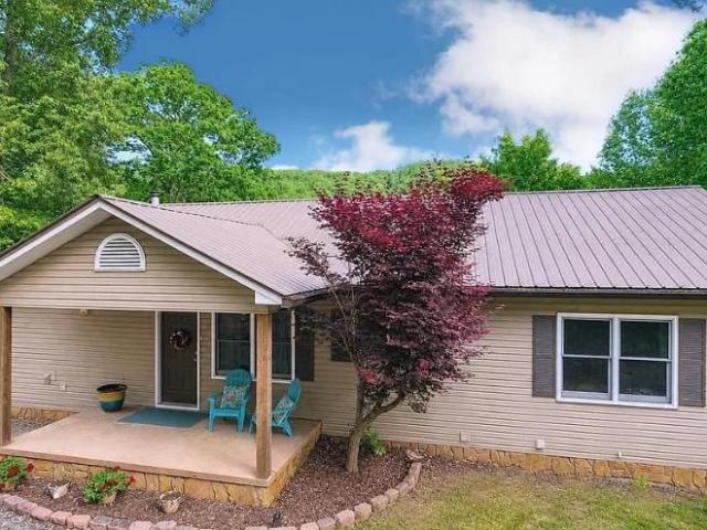 4 Br, 3 bath, Single Family 300 Harris Drive