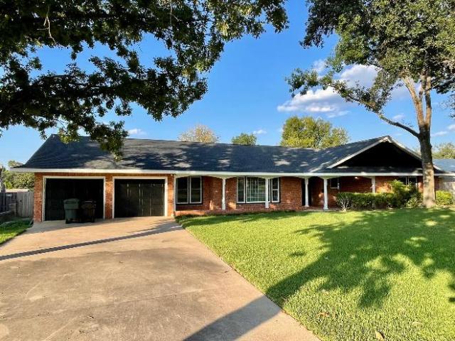 4 Br, 3 bath, Single Family 3104 W Avenue T