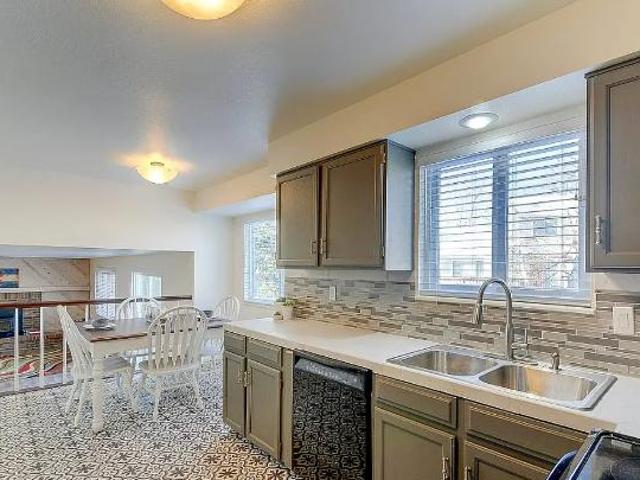 4 Br, 3 bath, Single Family 3113 Worthington Ave