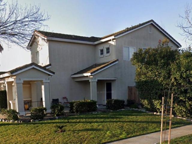 4 Br, 3 bath, Single Family 3140 Poppy St