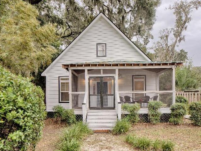 4 Br, 3 bath, Single Family 3206 Robertson