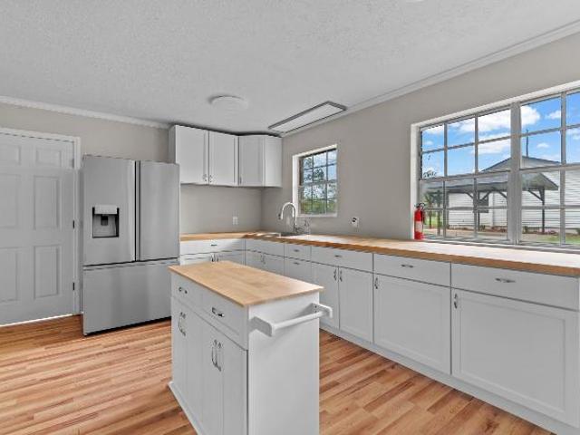 4 Br, 3 bath, Single Family 320 Brobston St