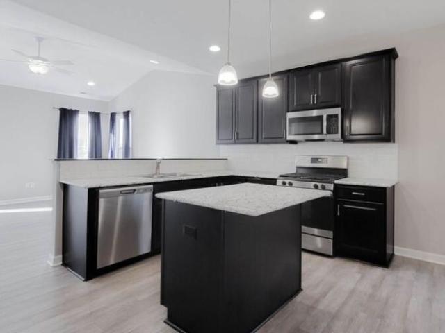 4 Br, 3 bath, Single Family 3275 Shoal Way