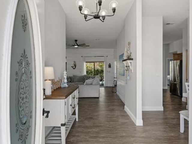 4 Br, 3 bath, Single Family 329 Sailfish Cir