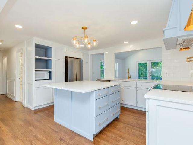 4 Br, 3 bath, Single Family 33 Raven Street