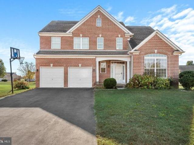 4 Br, 3 bath, Single Family 3 E Thrush Dr