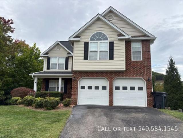 4 Br, 3 bath, Single Family 4465 Olyvia Place