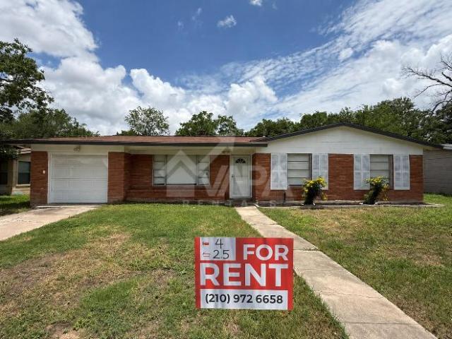 4 Br, 3 bath, Single Family 4511 Diamondhead Dr