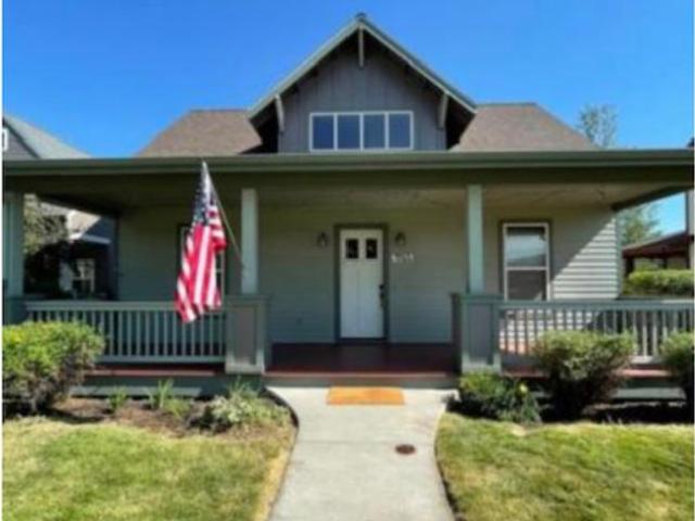 4 Br, 3 bath, Single Family 4517 W Babcock St