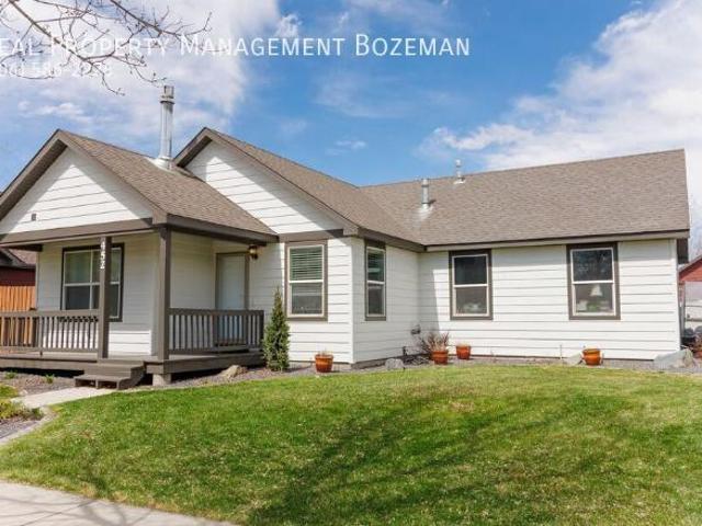 4 Br, 3 bath, Single Family 452 Woodman Dr