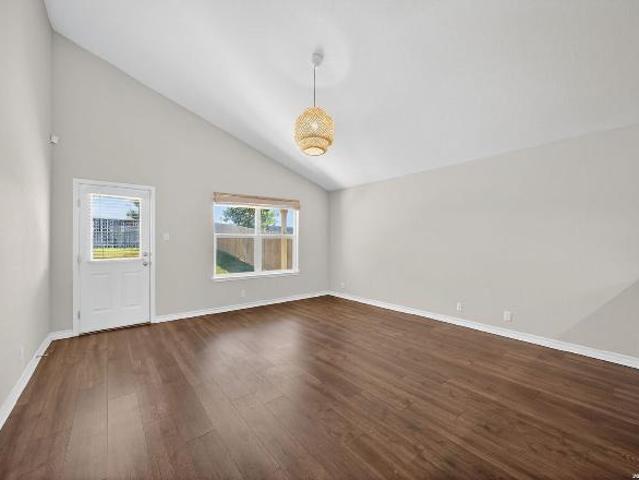 4 Br, 3 bath, Single Family 4618 Chalk Flats