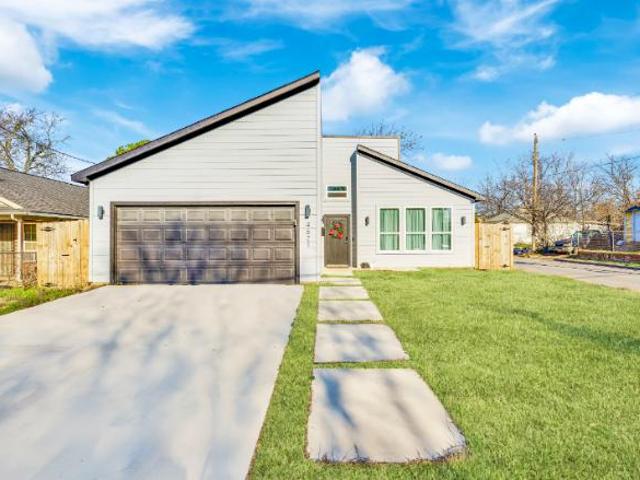4 Br, 3 bath, Single Family 4621 Collins Ave