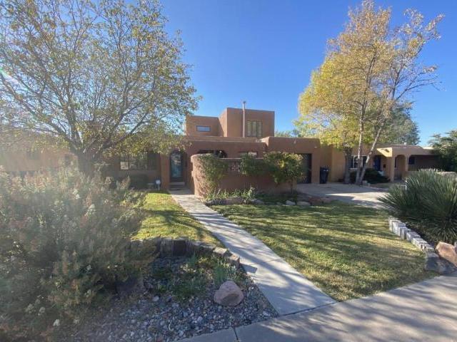 4 Br, 3 bath, Single Family 4628 Robin Ne