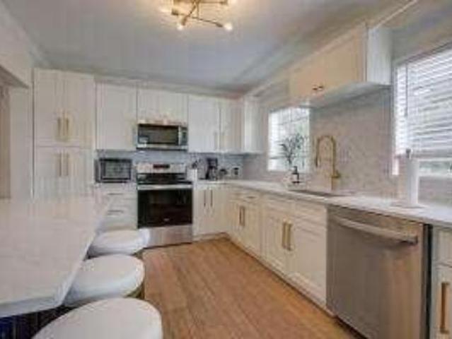 4 Br, 3 bath, Single Family 475 Seabrook Road