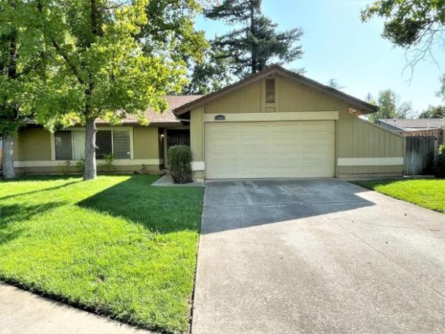 4 Br, 3 bath, Single Family 4886 Birkdale Cir