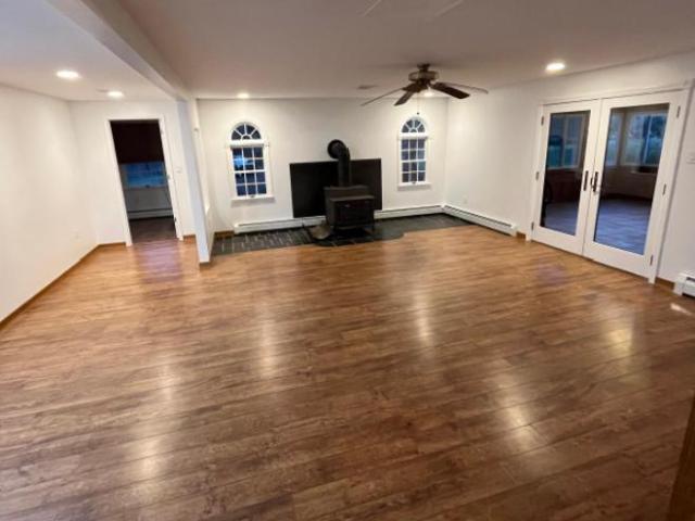 4 Br, 3 bath, Single Family 48 Limekiln Road