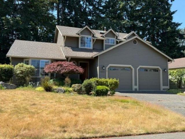 4 Br, 3 bath, Single Family 4927 NE 23rd St