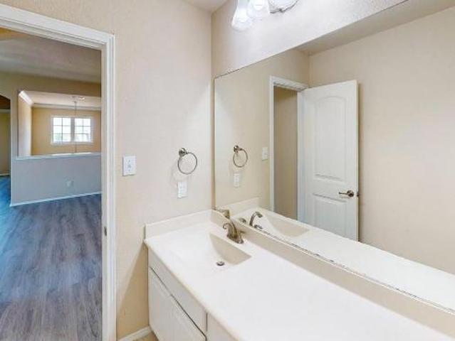 4 Br, 3 bath, Single Family 400 Plum Ct