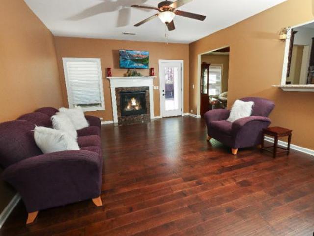 4 Br, 3 bath, Single Family 4010 Lake Manor Way