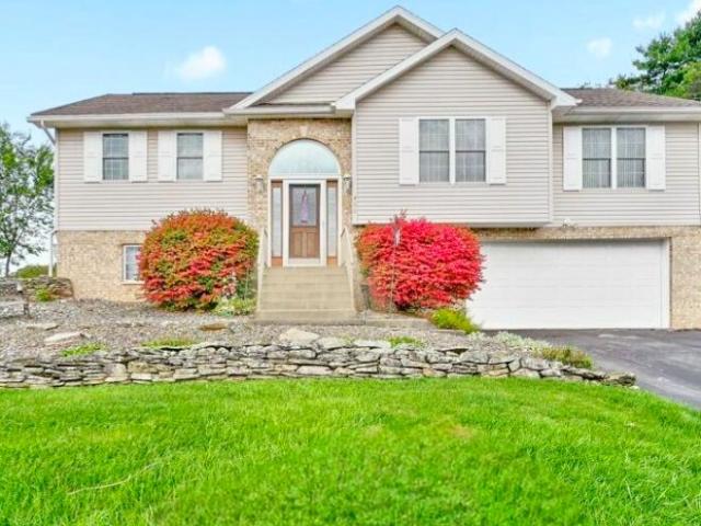 4 Br, 3 bath, Single Family 406 Roanoke Lane