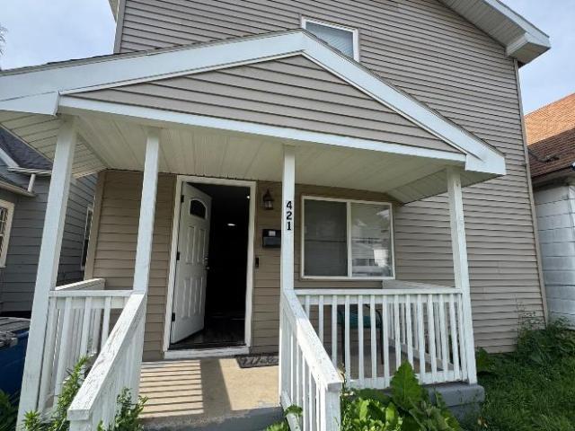 4 Br, 3 bath, Single Family 421 E Streicher St